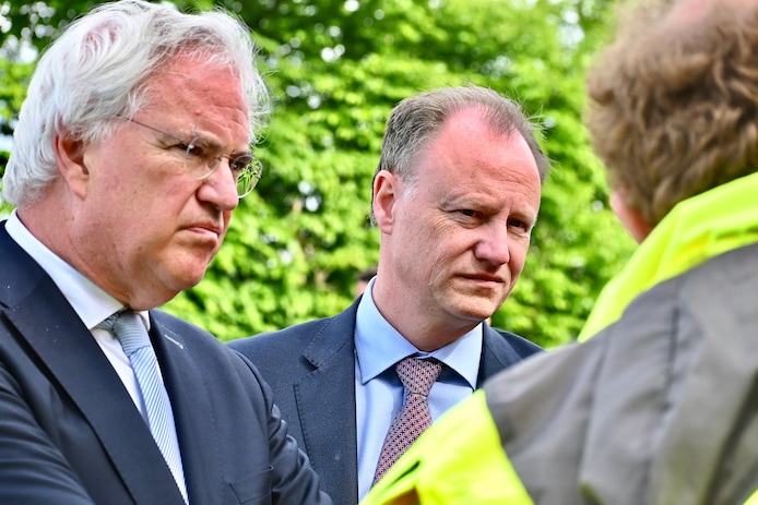 Drugs en wapens gevonden tijdens grootschalige controleactie tegen ...