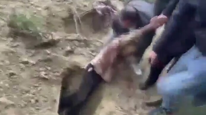 KIJK. Man (62) vier dagen nadat hij levend begraven werd gered: beelden ...