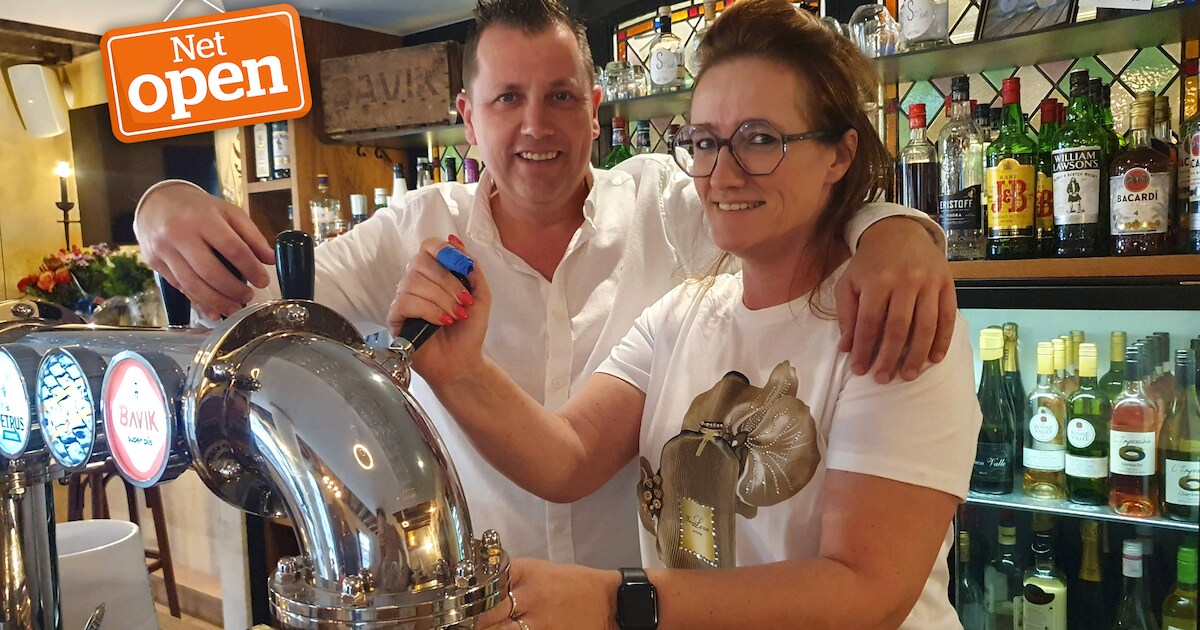 NET OPEN. Vicky (44) tapt haar pintjes in café ‘t Altaer: “Toen ik ...