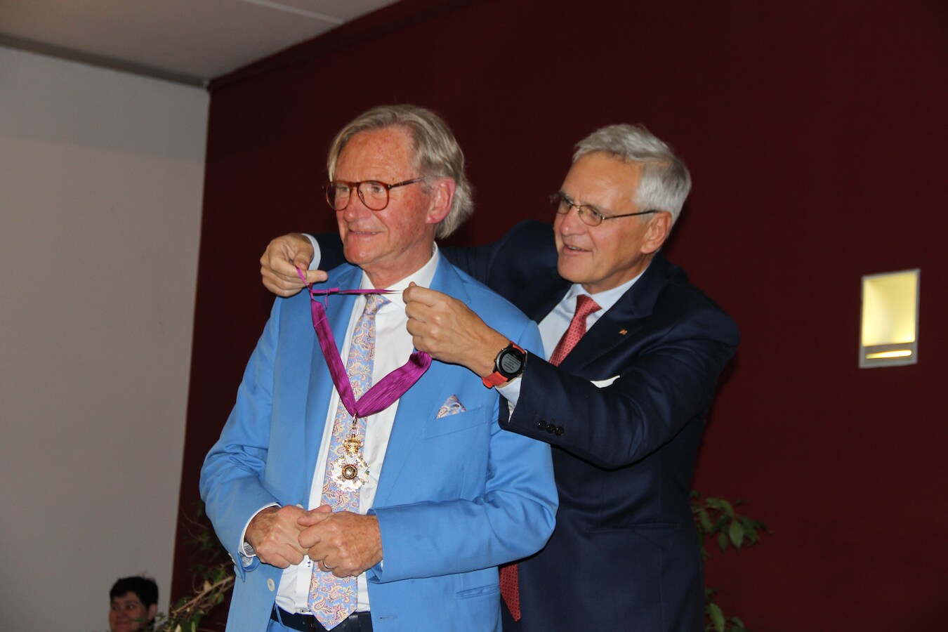 Het leven van Willy Naessens in beeld, van huwelijksaanzoek tot ...