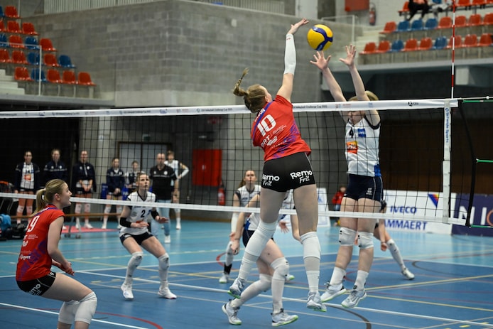 Asterix Avo demonstreerde twee sets lang een overwicht in opslag, blok ...