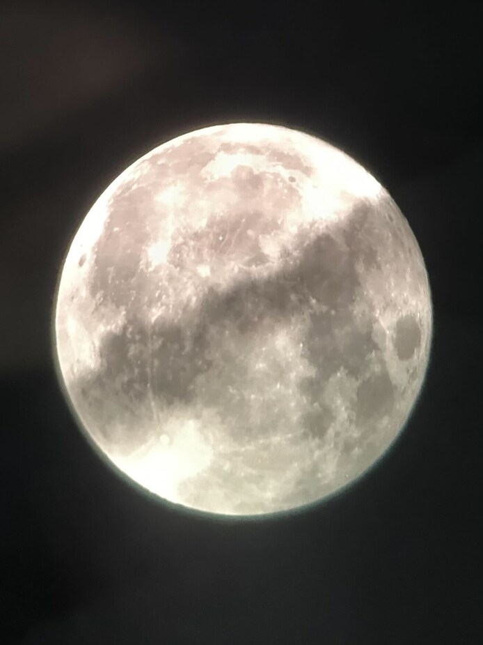 IN BEELD: HLN-lezers fotograferen de blauwe supermaan boven ons land ...