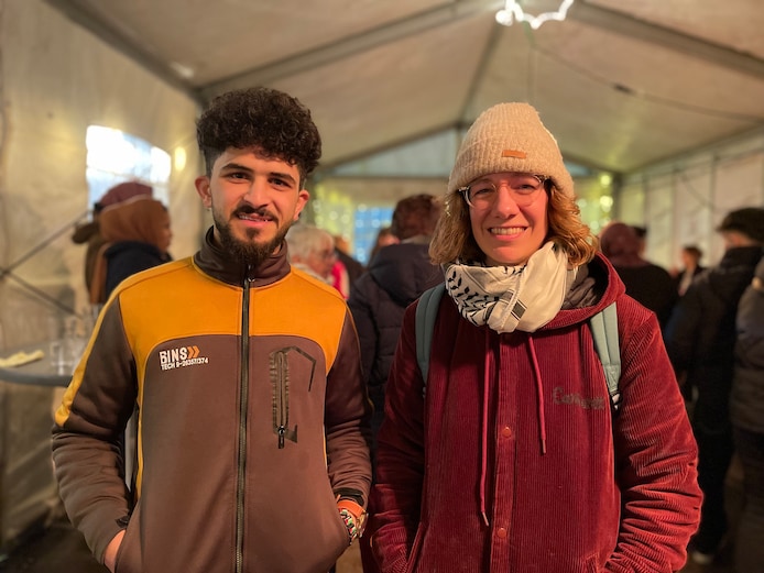 De warmste kerstmarkt van Gent? Die vind je aan opvangponton Reno ...