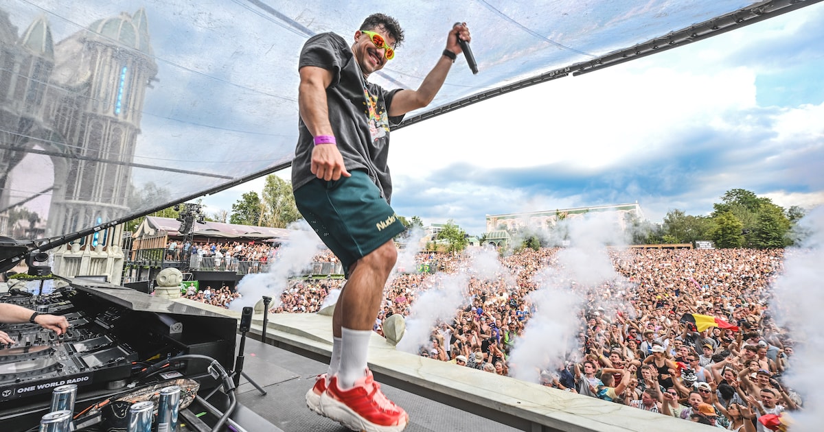 KIJK. Omdat Het Kan & Average Rob doen Tomorrowland ontploffen tijdens ...