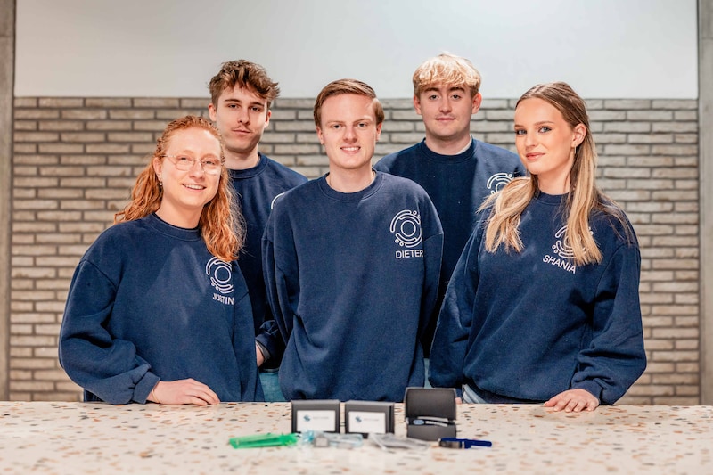 PXL-studenten lanceren QR-armband die vermiste personen sneller helpt ...