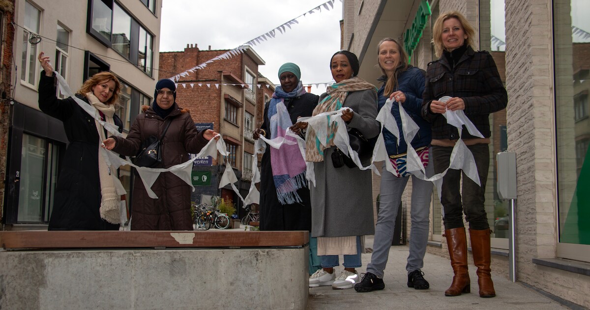 Vlaggenlijn van 400 meter siert O.L.V.-straat: “Genaaid door de ‘onze-lieve-vrouwen’ van AMAi ...
