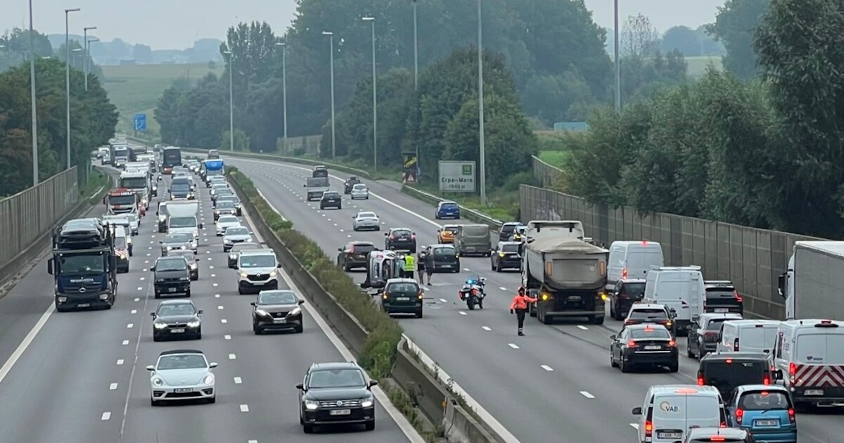 E40 richting Brussel urenlang versperd door ongeval ter hoogte van Erpe ...