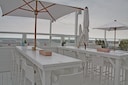 Beachbar Chagall Beach in Nieuwpoort: “Dankzij de houten vloer is ons ...