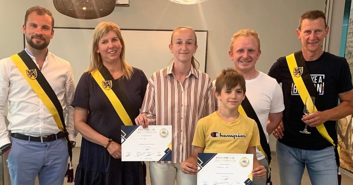 Stad huldigt Sari Kees en Liam Preuveneers | Zoutleeuw | HLN.be