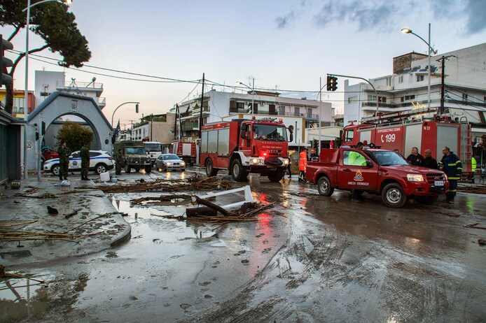 Storm Bora doodt twee personen op Grieks eiland Limnos, beelden tonen ...
