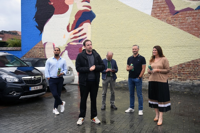 Indrukwekkende muurschildering siert woonzorgcentrum in Lubbeek op ...