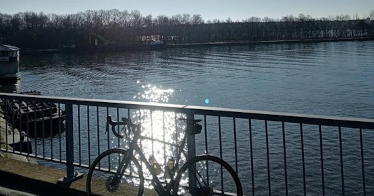 Kenn uit Hoogstraten geniet van lentedag met fietsrit langs het kanaal ...