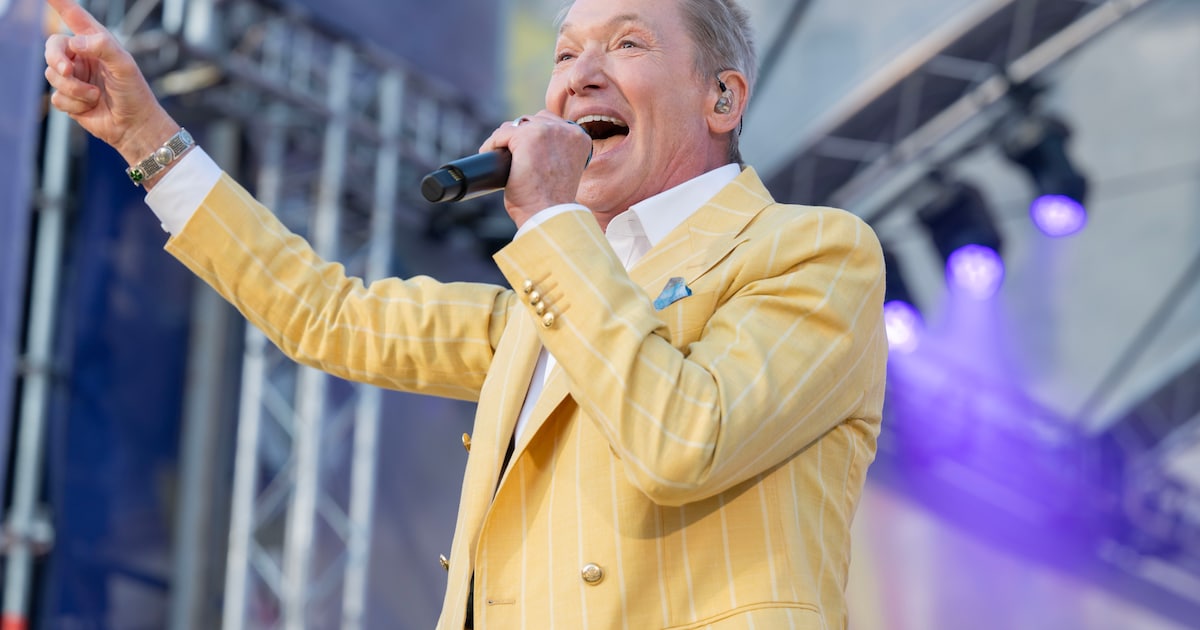 Stad viert Vlaamse Feestdag op Grote Markt met meezingavond ...