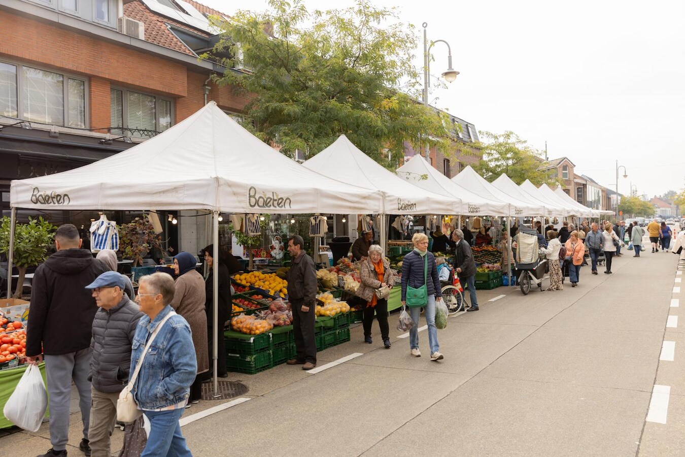 Marktkraam Groenten en Fruit Baeten stopt na meer dan honderd jaar: “Zelfs onze klanten stonden ...