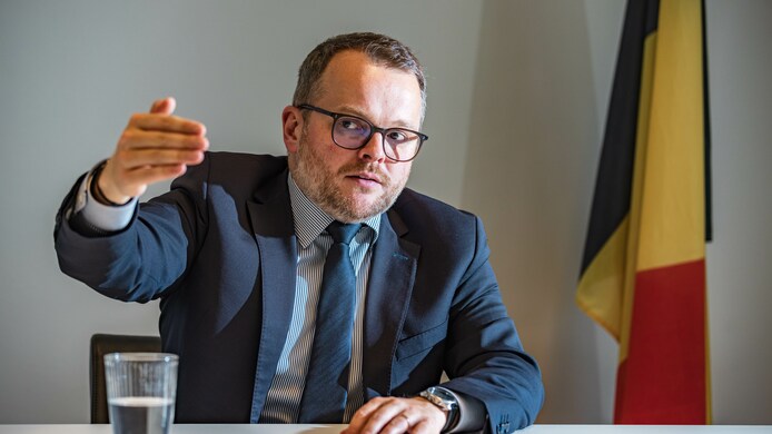 Debat over begroting na uren vertraging gestart: “Liever naar Messi in ...