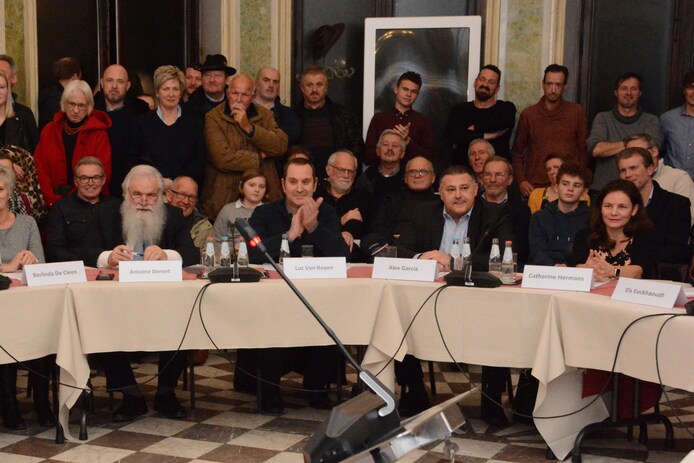 Woelige installatie van nieuwe gemeenteraad | Kruibeke | hln.be