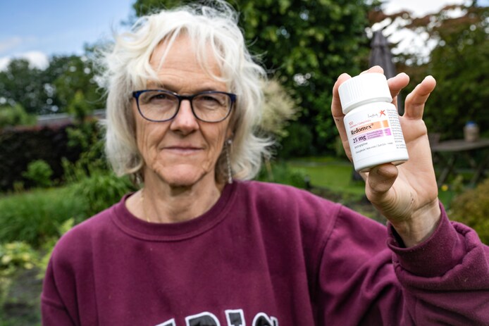 “Zonder medicijn geraak ik zelfs niet recht van de pijn”: Caroline (59 ...