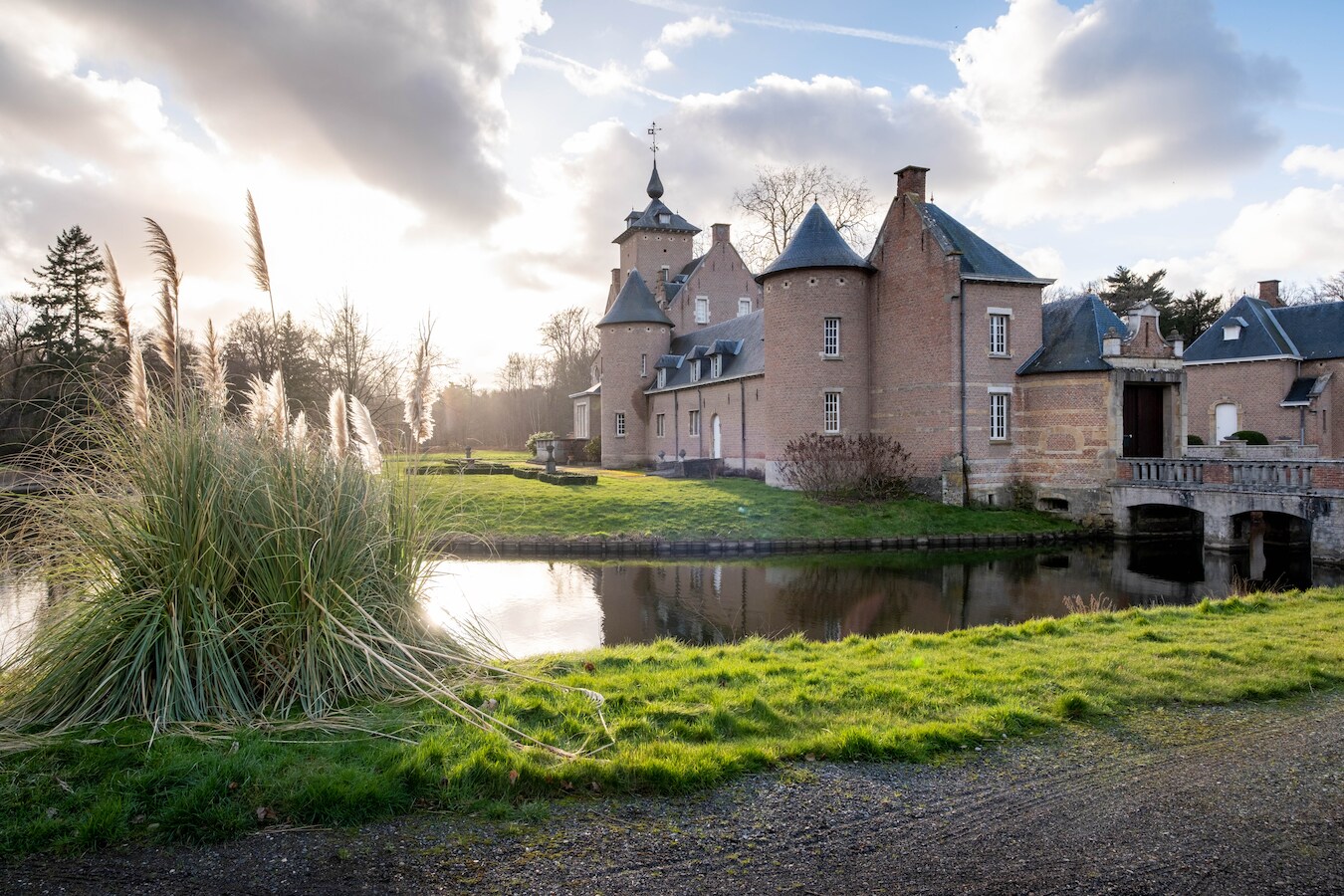 REPORTAGE. In kasteeldomein Hof te Melis houdt Patrick (59) de boel ...