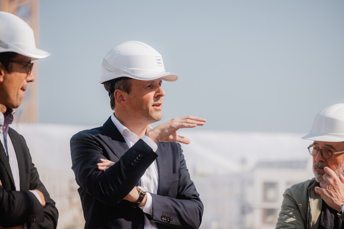 Woonproject op Rode Kruisplein bereikt hoogste punt: “Oude zwemdok zal ...