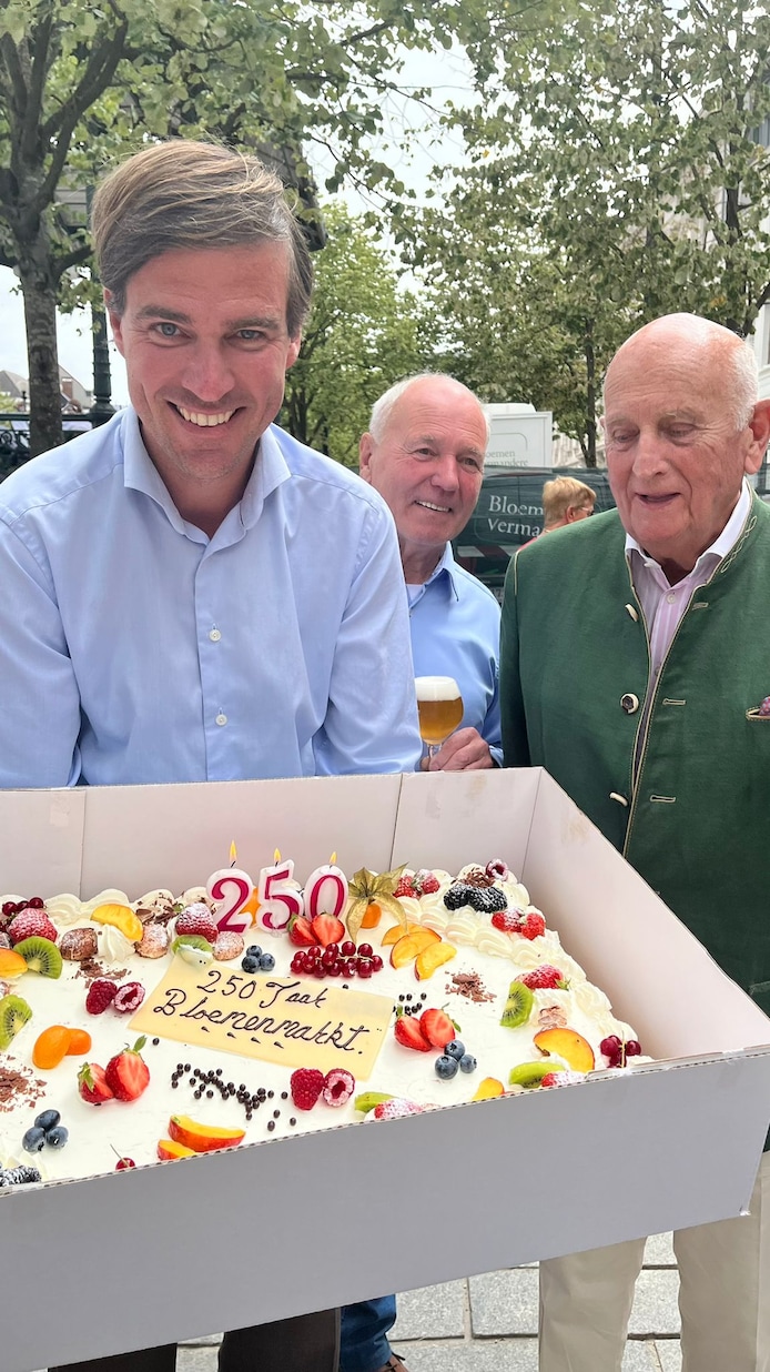 250 jaar bloemenmarkt op de Kouter: “Van twee bloemen naar dit paradijs ...