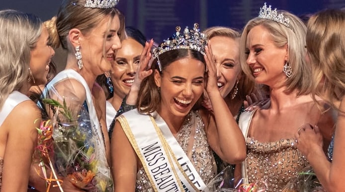 Miss Universe Netherlands vindt missverkiezing wél van deze tijd: “Een ...