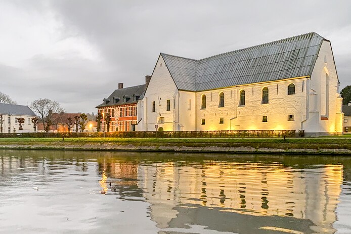 Oudenaarde dimt en dooft openbare verlichting, zet verwarming lager en ...