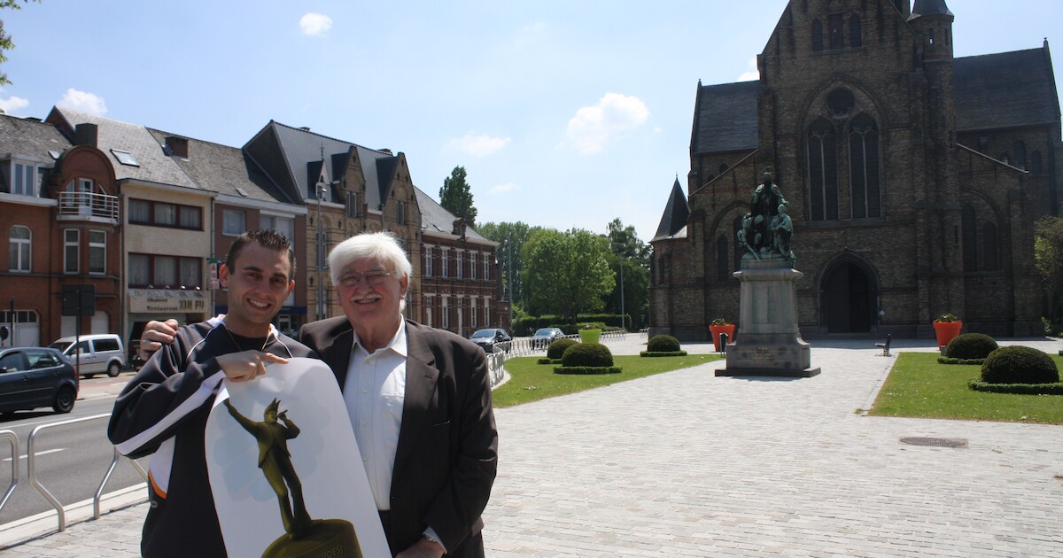 Chris start crowdfunding om bronzen beeld van keizer Kamiel te ...