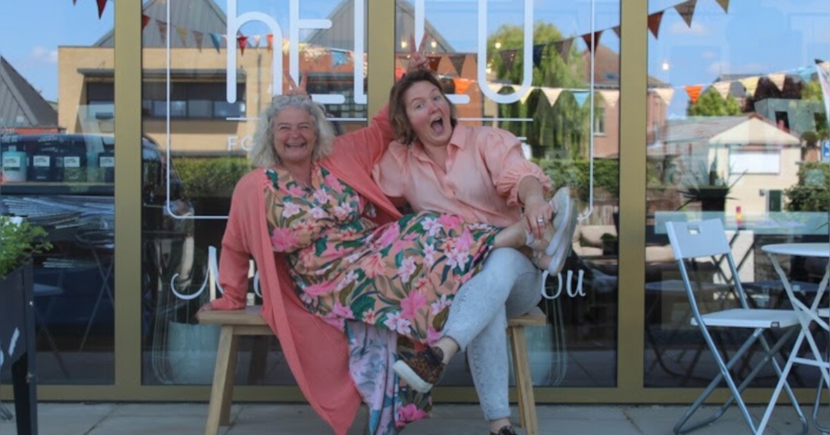 Concept store hELLO blaast twee kaarsjes uit en viert dat met ...
