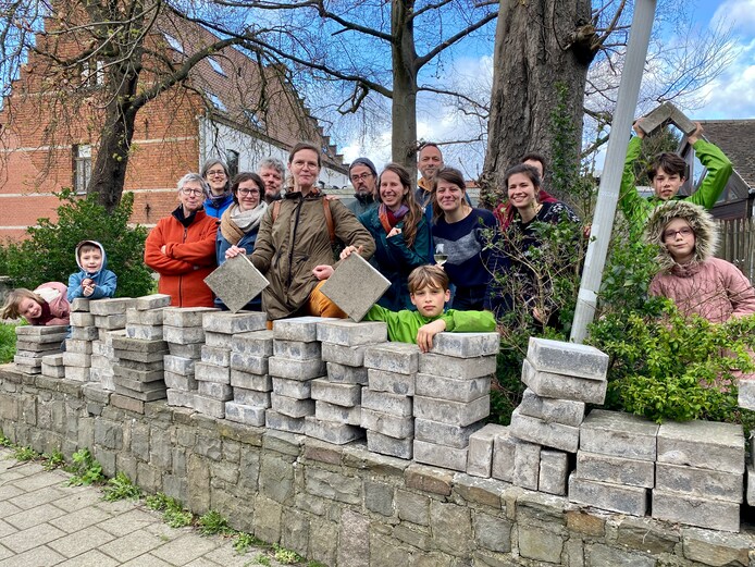 Zwijnaarde is 28 geveltuintjes rijker. “Met dank aan het wijkbudget en ...