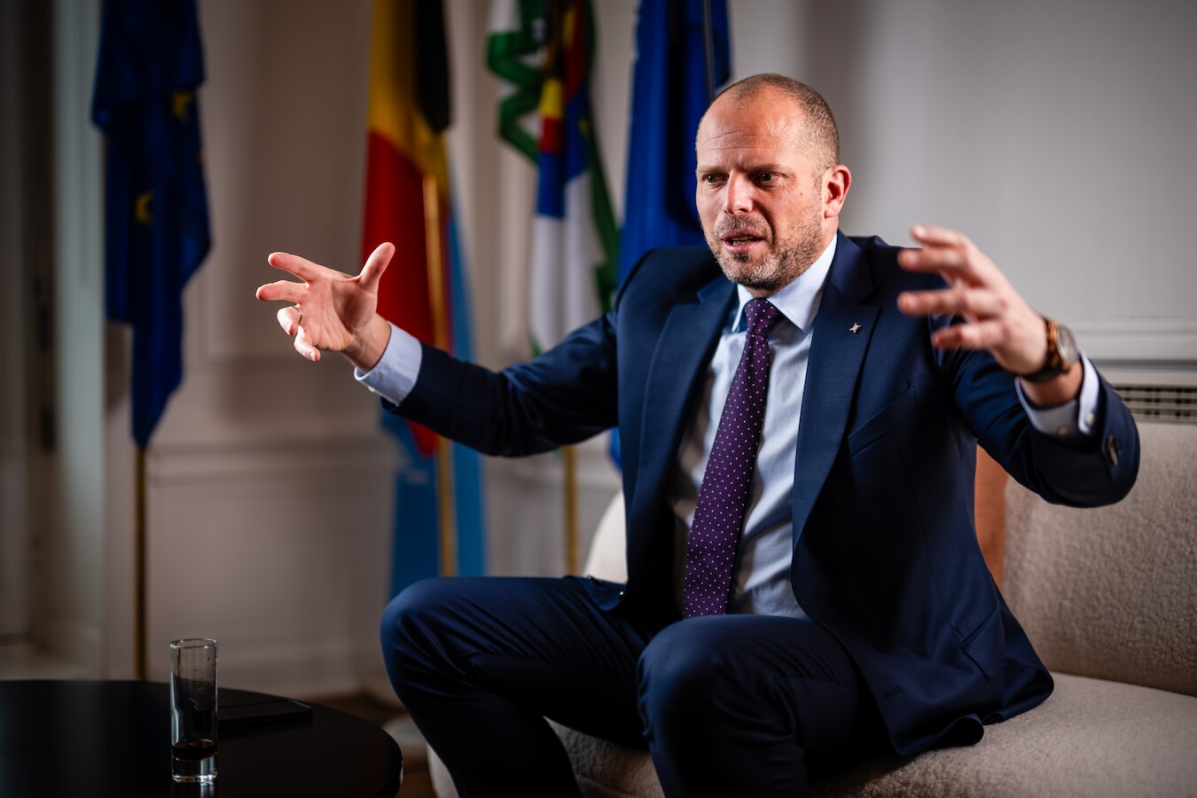 Theo Francken over ‘droomjob’ in oorlogstijd: “Wat is er paniek zaaien ...
