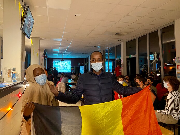 70 fans en echtgenote van bronzen Bashir Abdi gaan door het dak in ...