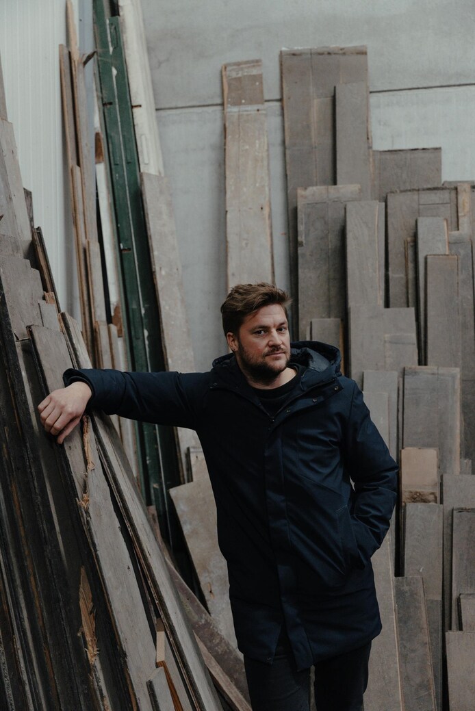 Stefaan De Croock zoekt hout dat geleefd heeft voor zijn kunstwerk dat ...