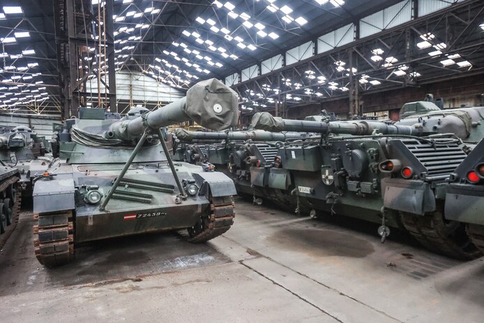 Hoezo België heeft geen Leopard-tanks? Freddy heeft er 50 in zijn ...