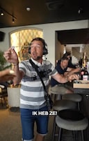 Andy Peelman tapt en stapelt voor Ninoofs café Gambrinus tijdens Duvel ...