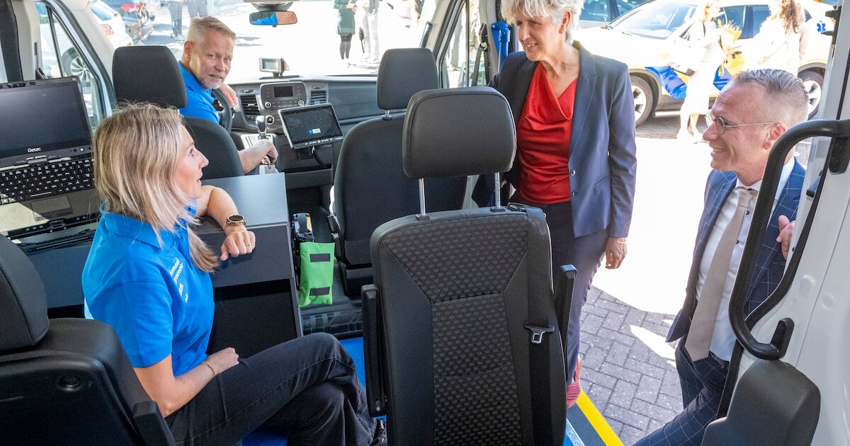 Politie is blij met Nimra en haar collega's, die te hulp schieten bij ...