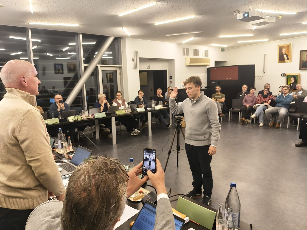 Lukas Viaene (20) uit Deerlijk is jongste schepen van Vlaanderen: “Ik ...