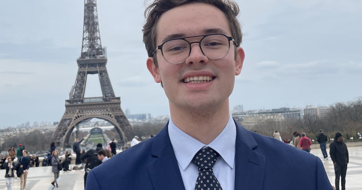 Rechtenstudent Simon (19) kroont zich tot wereldkampioen diplomatie ...