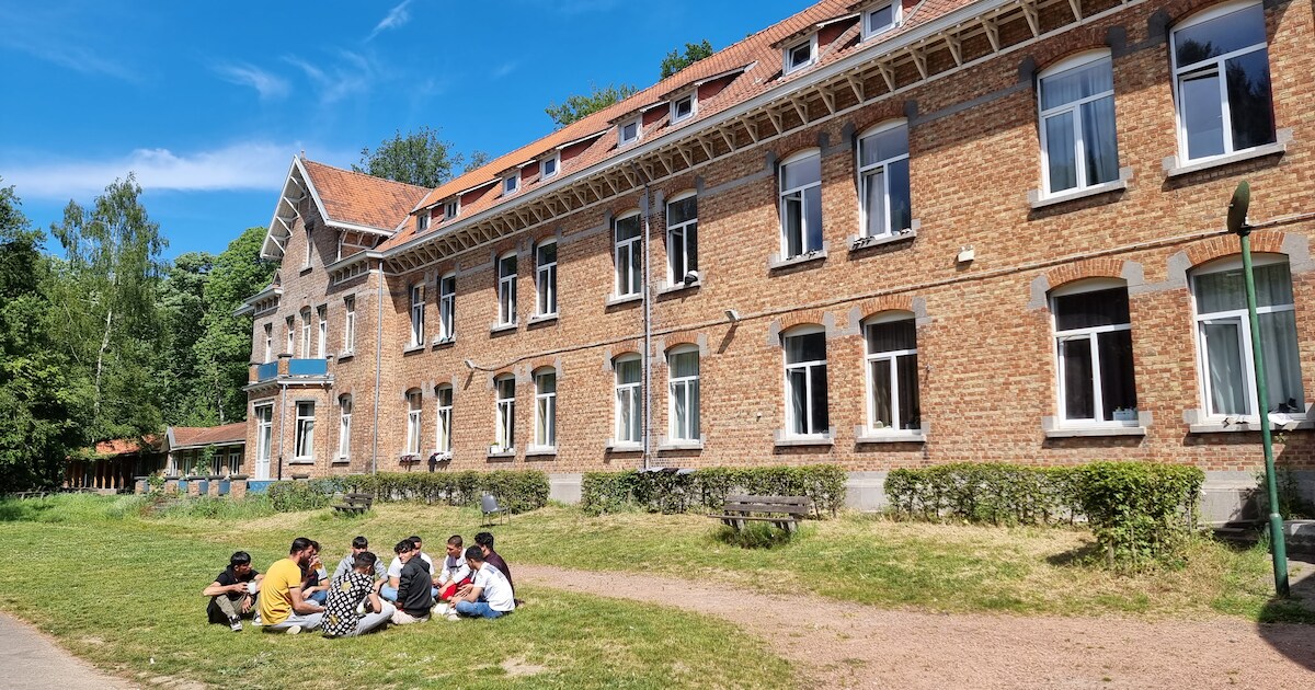 Bewoners opvangcentrum Alsemberg steken modeshow in elkaar | Beersel | HLN.be