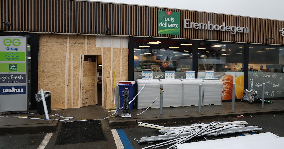 Ramkraak met grote buit bij Louis Delhaize aan tankstation in Aalst ...
