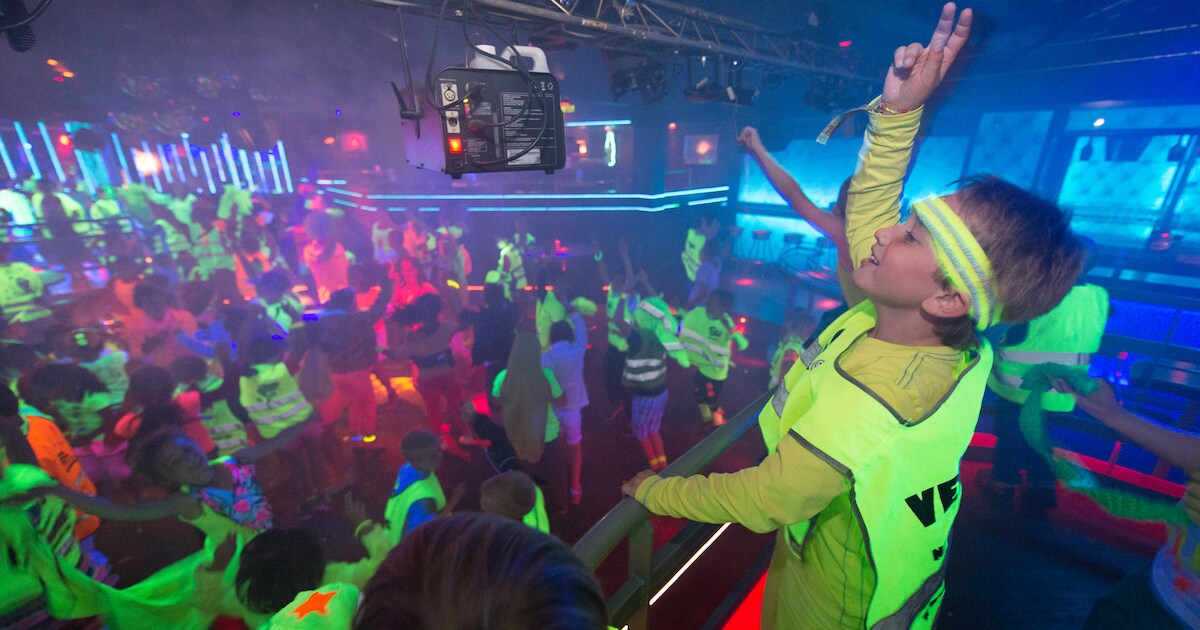 Dansschool D.I.O.P. viert tiende verjaardag met fluofuif | Lokeren | hln.be