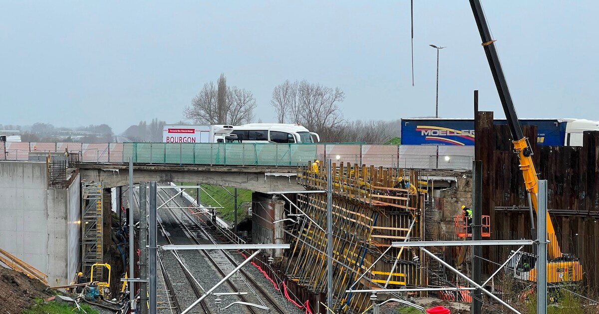 Snelwegbrug en Merestraat opnieuw open voor zomervakantie | Regio | HLN.be