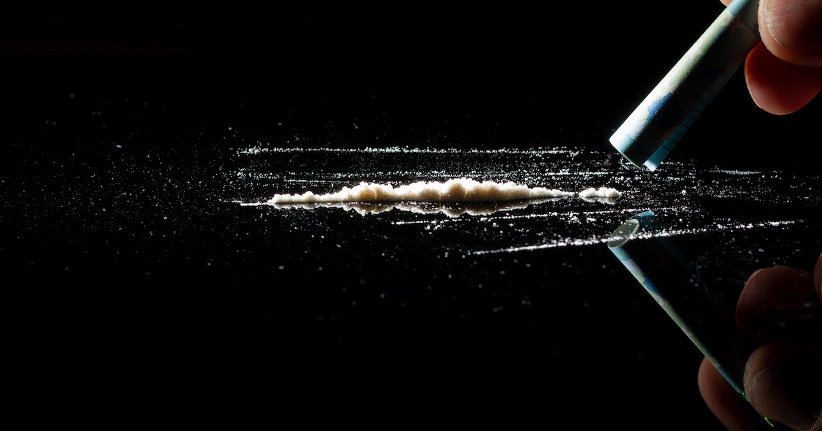 Man verliest rijbewijs nadat hij aan rechter verklapt af en toe ...