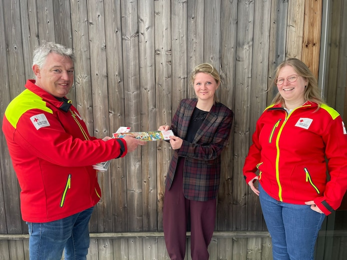 Rode Kruis vervangt stickerverkoop door pleisterverkoop | Zottegem | hln.be