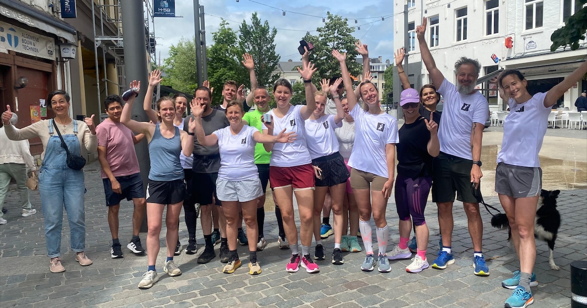 3300 RUN CREW viert eerste verjaardag met loopschoenen aan en taart ...