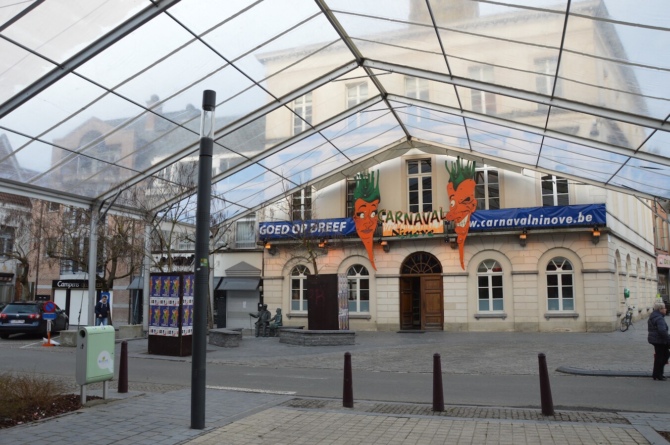 Tent voor carnaval staat al opgesteld op Oudstrijdersplein | Foto | hln.be