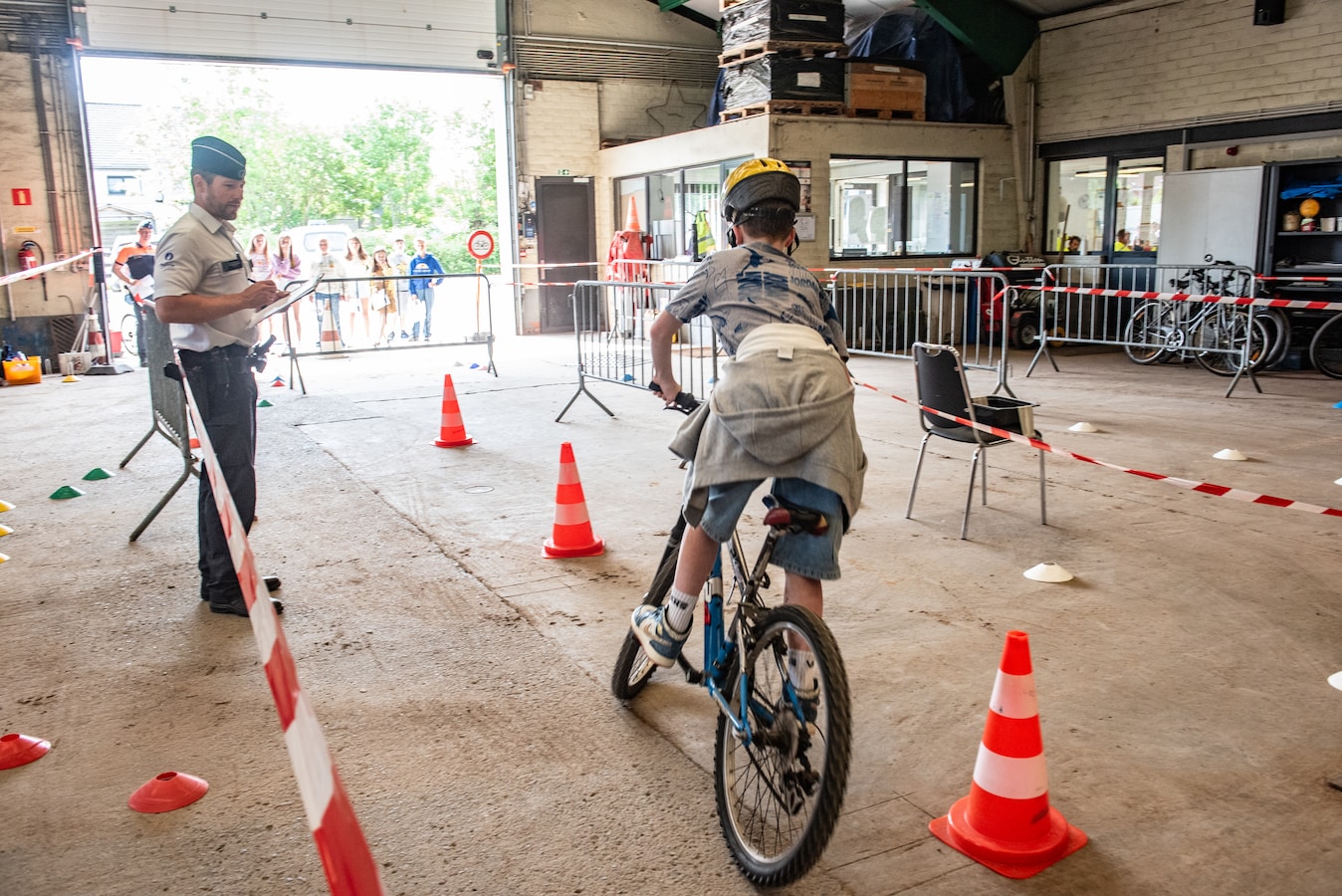 150 leerlingen nemen deel aan veiligheidsdag“Dode hoek van vrachtwagen ...