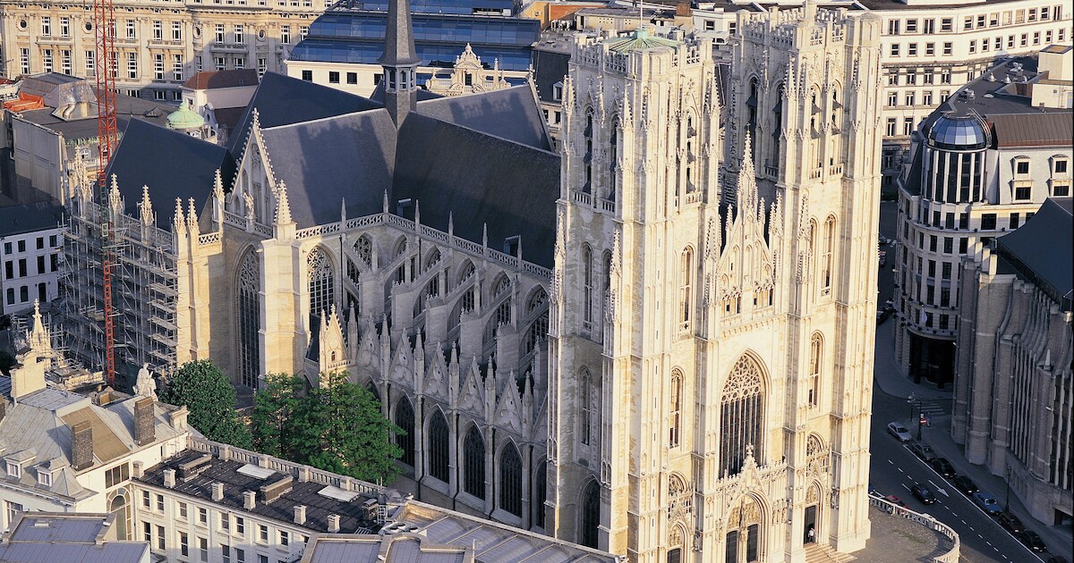Brusselse kathedraal laat klokken 7 minuten luiden: “We voelen mee met ...