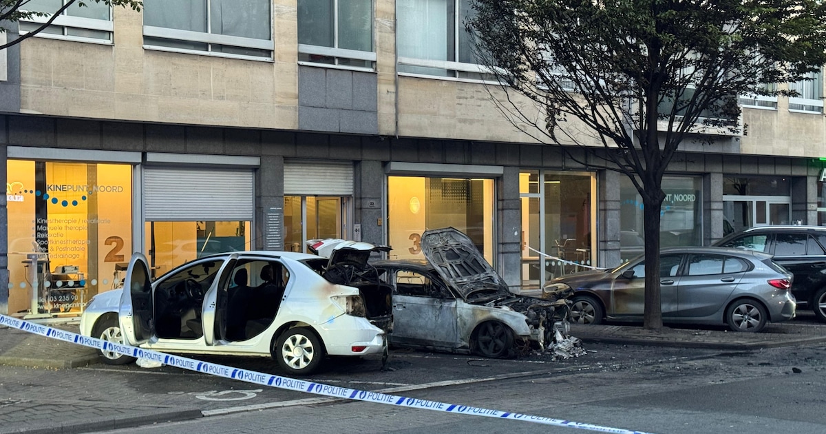Auto uitgebrand na brandstichting in Antwerpen, twee andere voertuigen ...