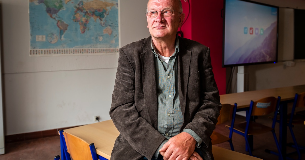 Eric (69) komt na drie jaar terug uit pensioen om lerarentekort op te vangen: “Ik heb geen ...