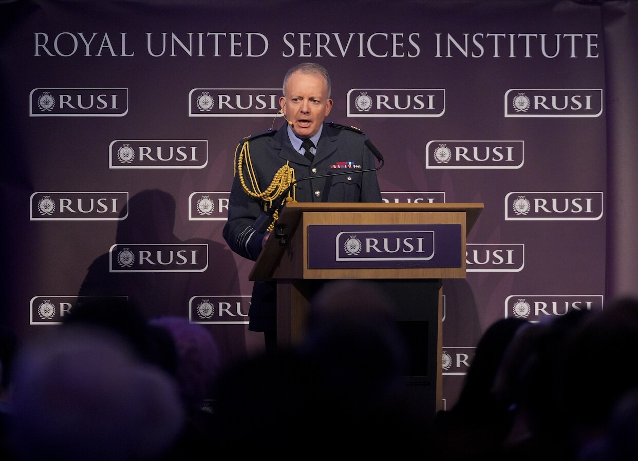 Na NAVO-baas Rutte slaat nu ook Britse legerchef alarm over Rusland ...